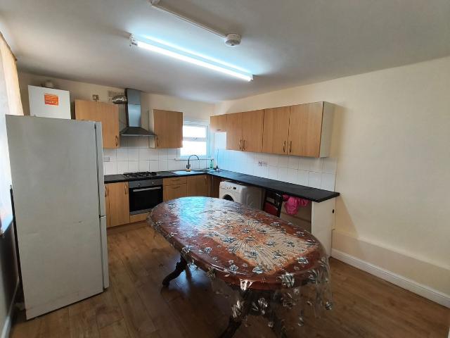 High Street North, London E12, 3 bed flat to rent, £1,900 pcm | PrimeLocation