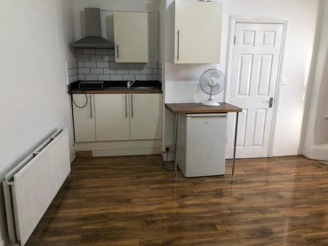 High Street North, London E6, Studio to rent, £1,100 pcm | PrimeLocation