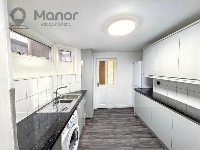 High Street North, Manor Park, E12 6RH 2 bed maisonette to rent £1,900 pcm £438 pw