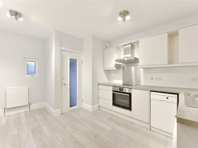 High Street, Northwood, Middlesex HA6, 2 bed flat to rent, £1,700 pcm | PrimeLocation