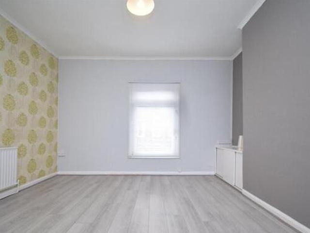High Street, Normanton, 2 Bedroom Flat