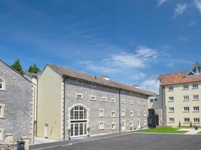 High Street, Oakhill, 4 Bedroom Apartment