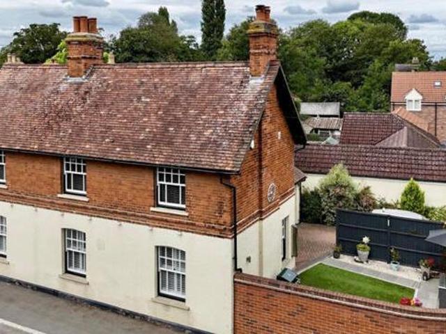 High Street, Offord Cluny, 4 Bedroom Detached