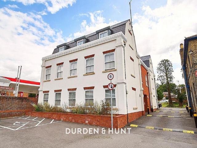 High Street, Ongar, CM5 2 bed apartment to rent £1,700 pcm £392 pw