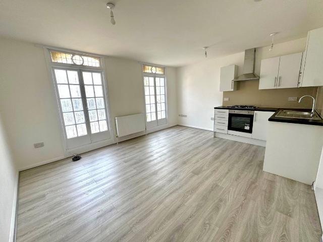 High Street, Orpington BR6, 1 bed flat to rent, £1,250 pcm | PrimeLocation