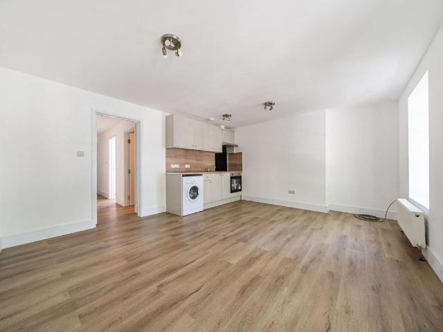 High Street, Orpington BR6, 1 bed flat to rent, £1,350 pcm | PrimeLocation
