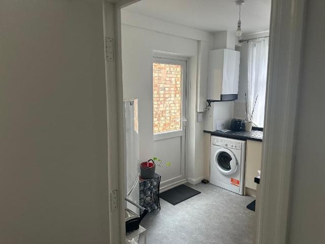 High Street, Orpington, Kent BR6, 3 bed flat to rent, £1,850 pcm | PrimeLocation