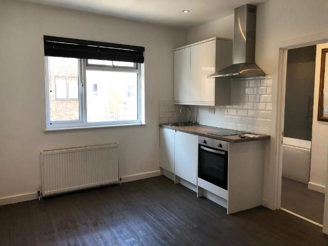 High Street, Orpington, Kent BR6, Studio to rent, £995 pcm | PrimeLocation