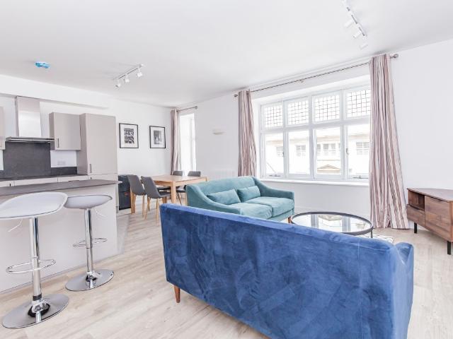 High Street, Oxford OX1, 2 bed flat to rent, £2,800 pcm | PrimeLocation