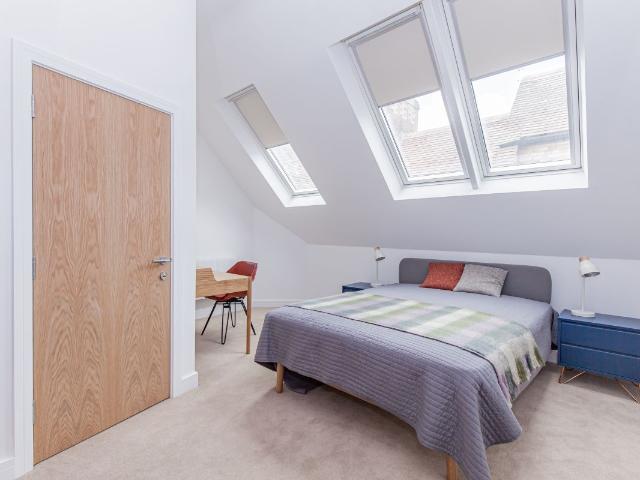 High Street, Oxford OX1, 2 bed flat to rent, £2,800 pcm | PrimeLocation