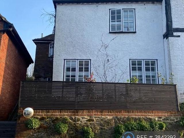 High Street, Oxted, RH8 2 bed semi detached house to rent £1,950 pcm £450 pw
