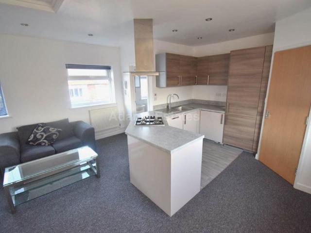 High Street, Pangbourne, 2 bed flat to rent £1,045 pcm £241 pw