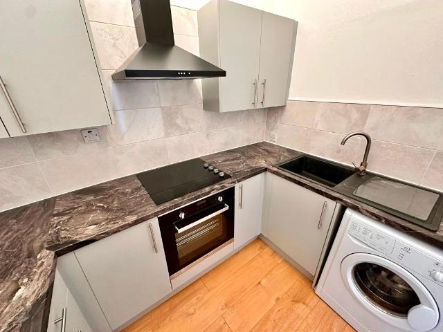 High Street, Paisley, Renfrewshire PA1, 2 bed flat to rent, £925 pcm | PrimeLocation
