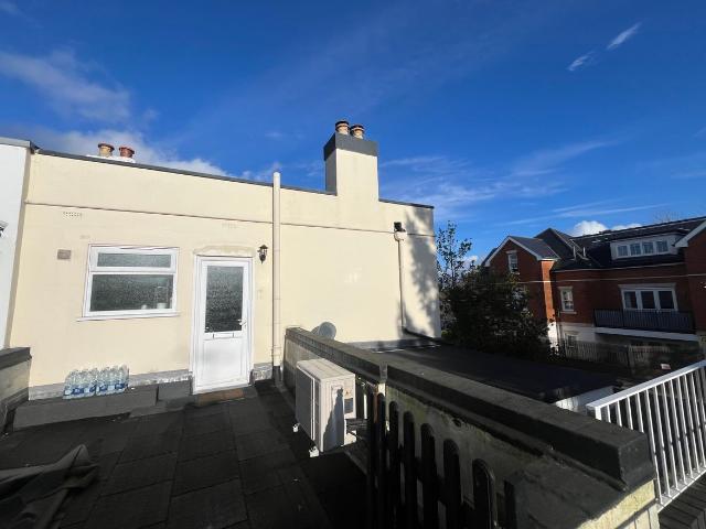 High Street, Pembury, Tunbridge Wells, Kent TN2, 2 bed flat to rent, £1,350 pcm | PrimeLocation