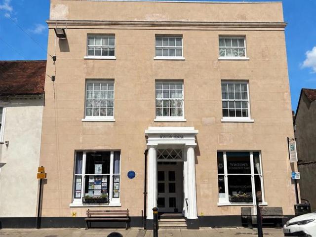 High Street, Petersfield GU32, 1 bed flat to rent, £825 pcm | PrimeLocation