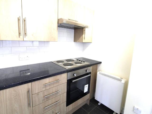 High Street, Potters Bar, Hertfordshire EN6, 2 bed flat to rent, £1,300 pcm | PrimeLocation