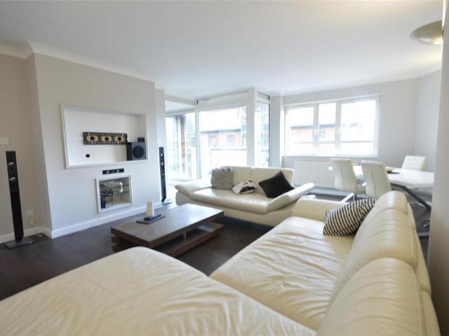 High Street, PURLEY CR8 2 bed apartment to rent £1,625 pcm £375 pw
