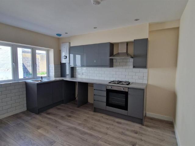 High Street, Rainham ME8, 2 bed end terrace house to rent, £1,250 pcm | PrimeLocation