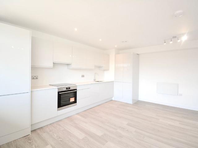 High Street, Rayleigh, Essex SS6, 1 bed flat to rent, £1,170 pcm | PrimeLocation