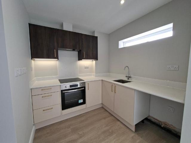 High Street, Rayleigh, SS6 1 bed apartment to rent £1,150 pcm £265 pw