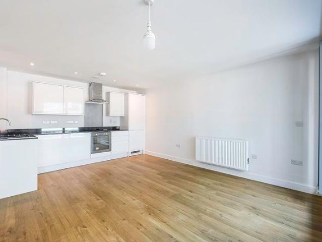 High Street, Redhill RH1, 1 bed flat to rent, £1,250 pcm | PrimeLocation