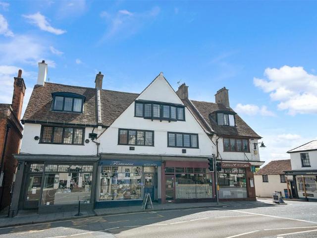 High Street, Reigate, Surrey, RH2 3 bed flat to rent £2,000 pcm £462 pw