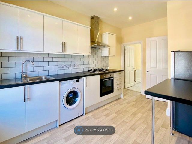High Street Rickmansworth, Rickmansworth WD3, 2 bed flat to rent, £1,495 pcm | PrimeLocation