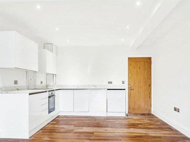 High Street, Rickmansworth, Studio Flat For