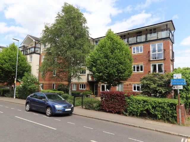 High Street, Rickmansworth WD3 1 bed retirement property to rent £1,395 pcm £322 pw