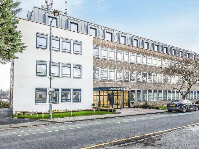 High Street, Rickmansworth. 1 bed flat to rent £1,325 pcm £306 pw