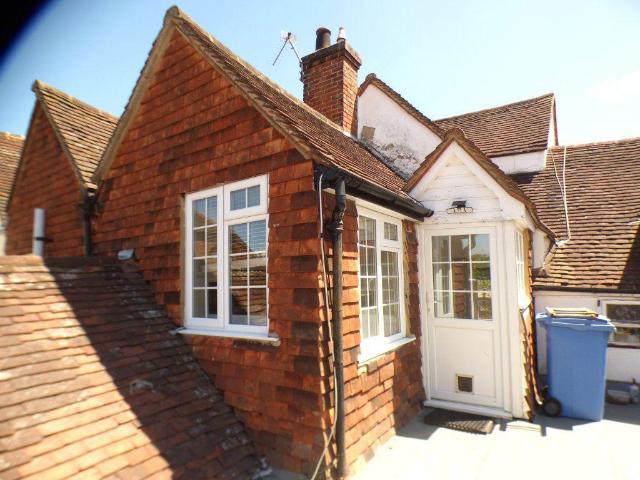 High Street, Ripley 3 bed flat to rent £1,900 pcm £438 pw