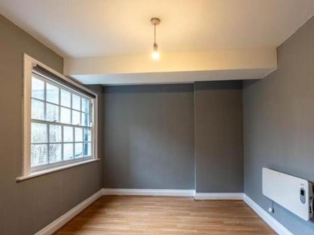 High Street, Rochester, 2 Bedroom Flat