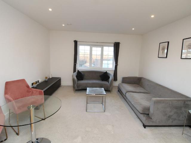 High Street, Rochester ME2, 1 bed flat to rent, £1,150 pcm | PrimeLocation