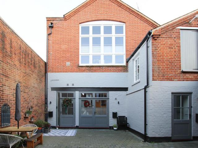 High Street, Saffron Walden CB10, 1 bed flat to rent, £1,350 pcm | PrimeLocation