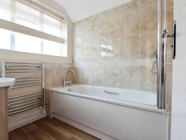 High Street, Saffron Walden CB10, 2 bed flat to rent, £950 pcm | PrimeLocation