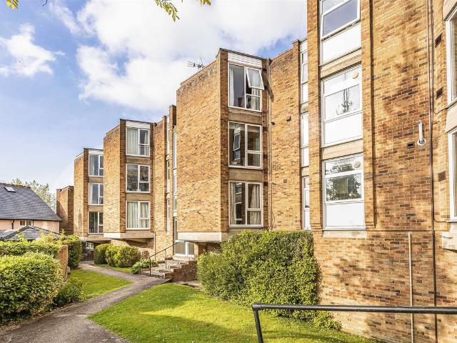 High Street, Saffron Walden CB10, 2 bed flat to rent, £1,175 pcm | PrimeLocation