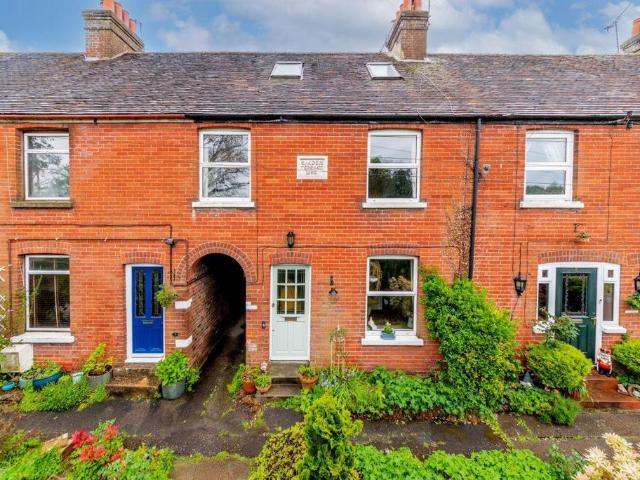 High Street, Seal TN15 0AW 3 bed terraced house to rent £1,950 pcm £450 pw