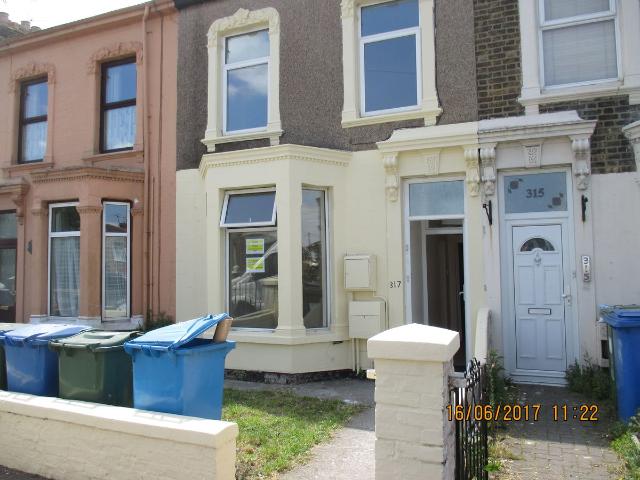 High Street, Sheerness ME12, 1 bed flat to rent, £850 pcm | PrimeLocation