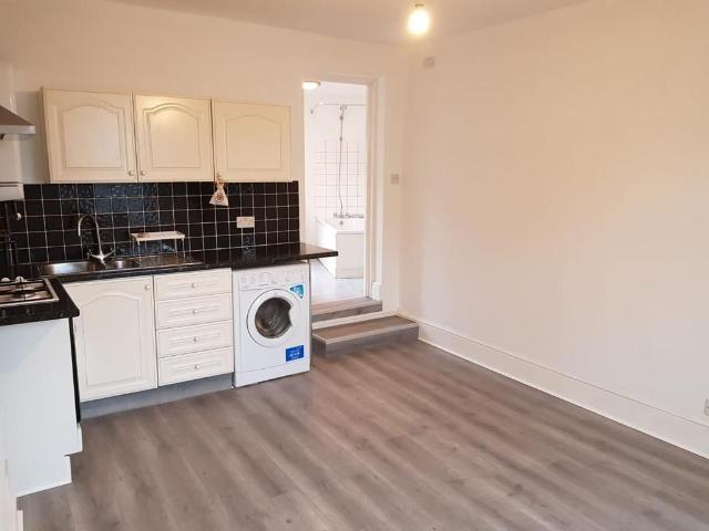 High Street, Sidcup DA14, Studio to rent, £900 pcm | PrimeLocation