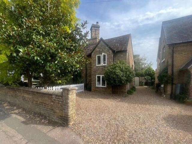 High Street, Silsoe, 2 Bedroom Semi detached