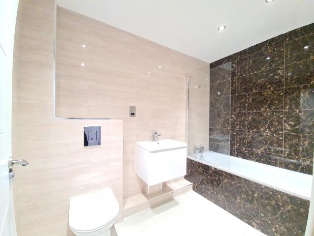 High Street South, Dunstable, LU6 1 bed flat to rent £1,025 pcm £237 pw