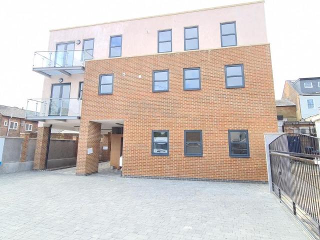 High Street South, Dunstable, LU6 1 bed flat to rent £1,025 pcm £237 pw
