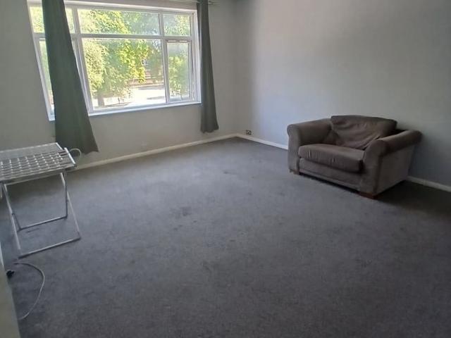 High Street South, Dunstable LU6, 2 bed flat to rent, £1,250 pcm | PrimeLocation