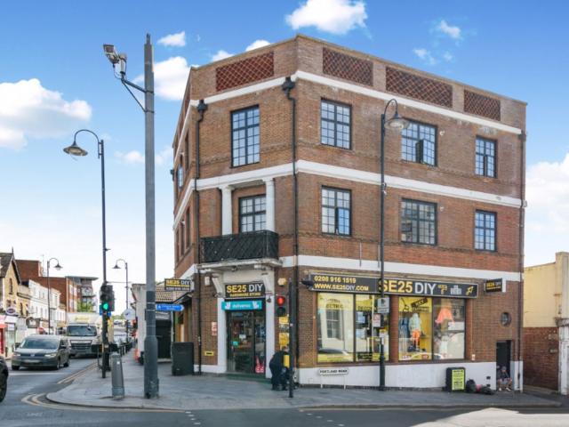 High Street, South Norwood, SE25 1 bed flat to rent £1,475 pcm £340 pw