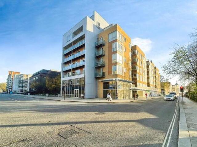 High Street, Southampton, 2 Bedroom Flat