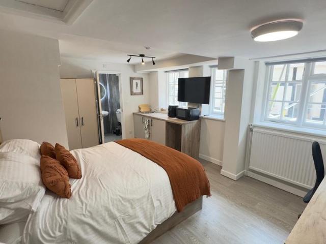 High Street, Southampton SO14 Studio to rent £1,083 pcm £250 pw