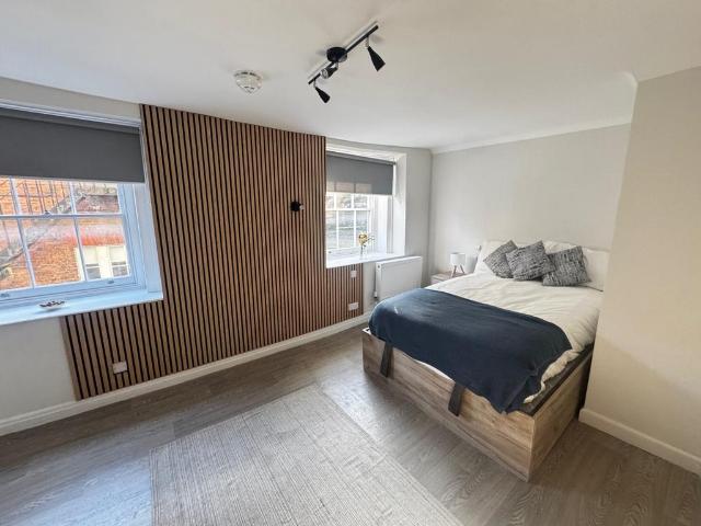 High Street, Southampton SO14 Studio to rent £1,517 pcm £350 pw