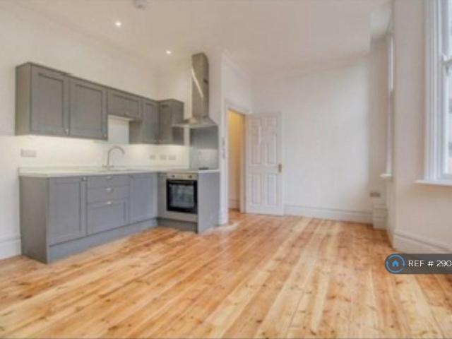 High Street, Southampton, SO14 1 bed flat to rent £1,075 pcm £248 pw