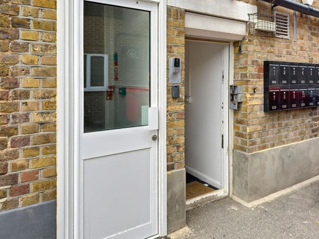 High Street, Southend On Sea, 1 SS1, 1 bed flat to rent, £750 pcm | PrimeLocation