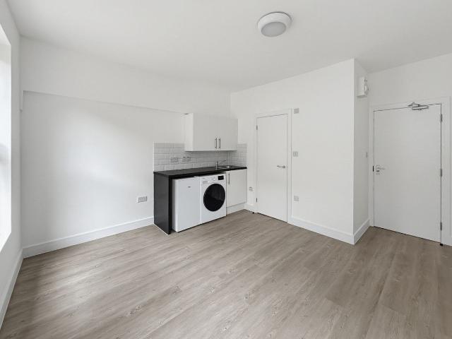 High Street, Southend On Sea, 1 SS1, 1 bed flat to rent, £750 pcm | PrimeLocation